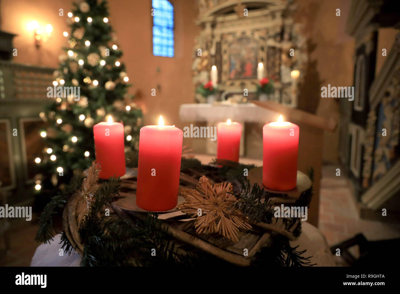 Advent service church hi-res stock photography and images - Alamy
