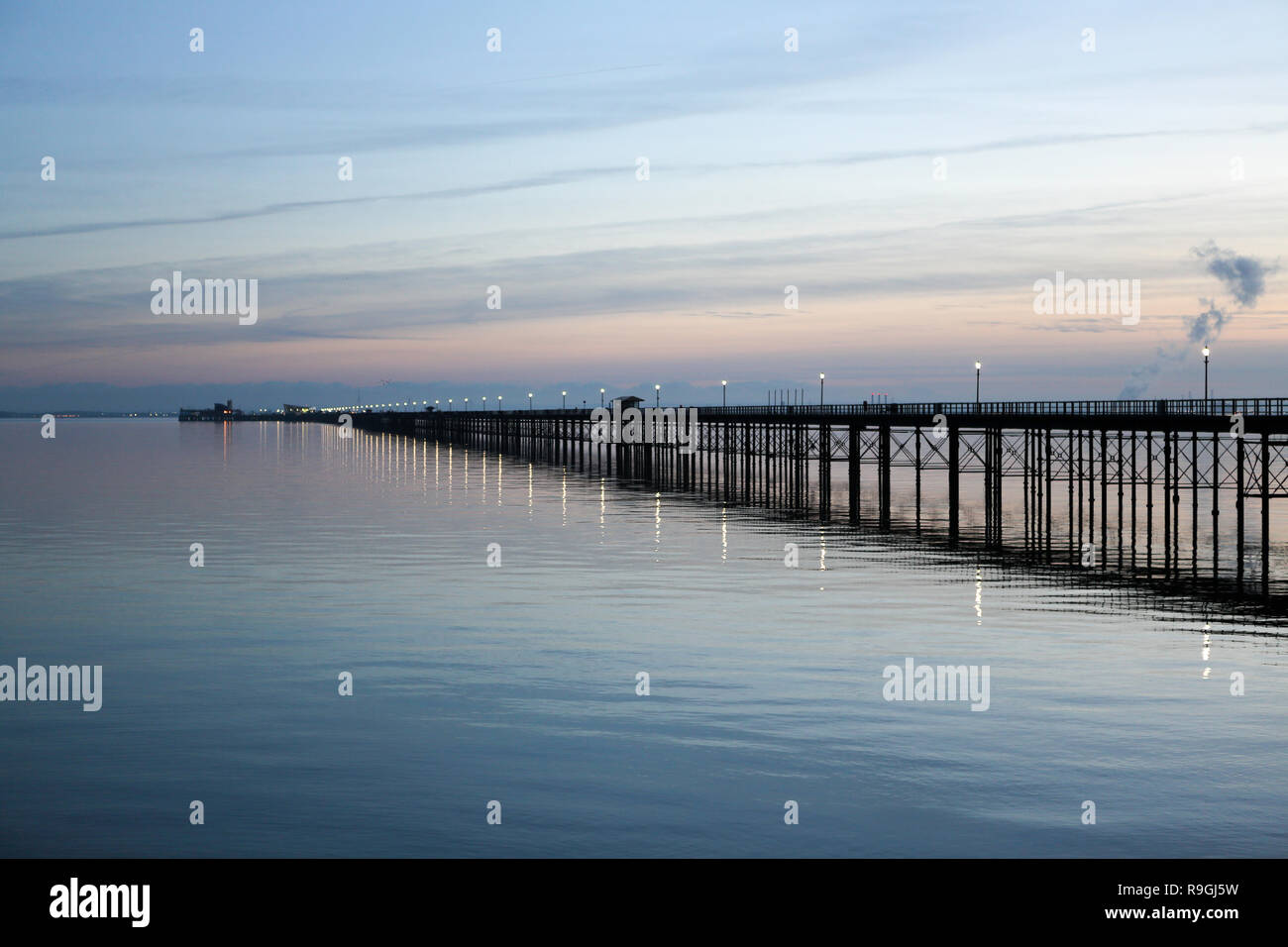 Southend, Southend on Sea, UK. 24th Dec, 2018. Sunset at the beach in ...