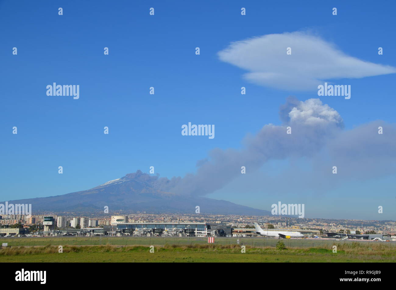 Catania, Sicily, Italy. 24th December, 2018. Europe's most active ...