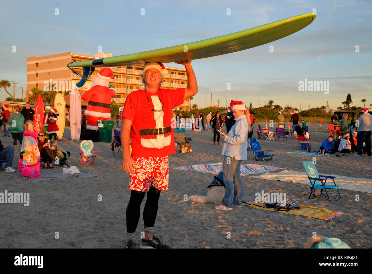 Surfing santas hi-res stock photography and images - Alamy