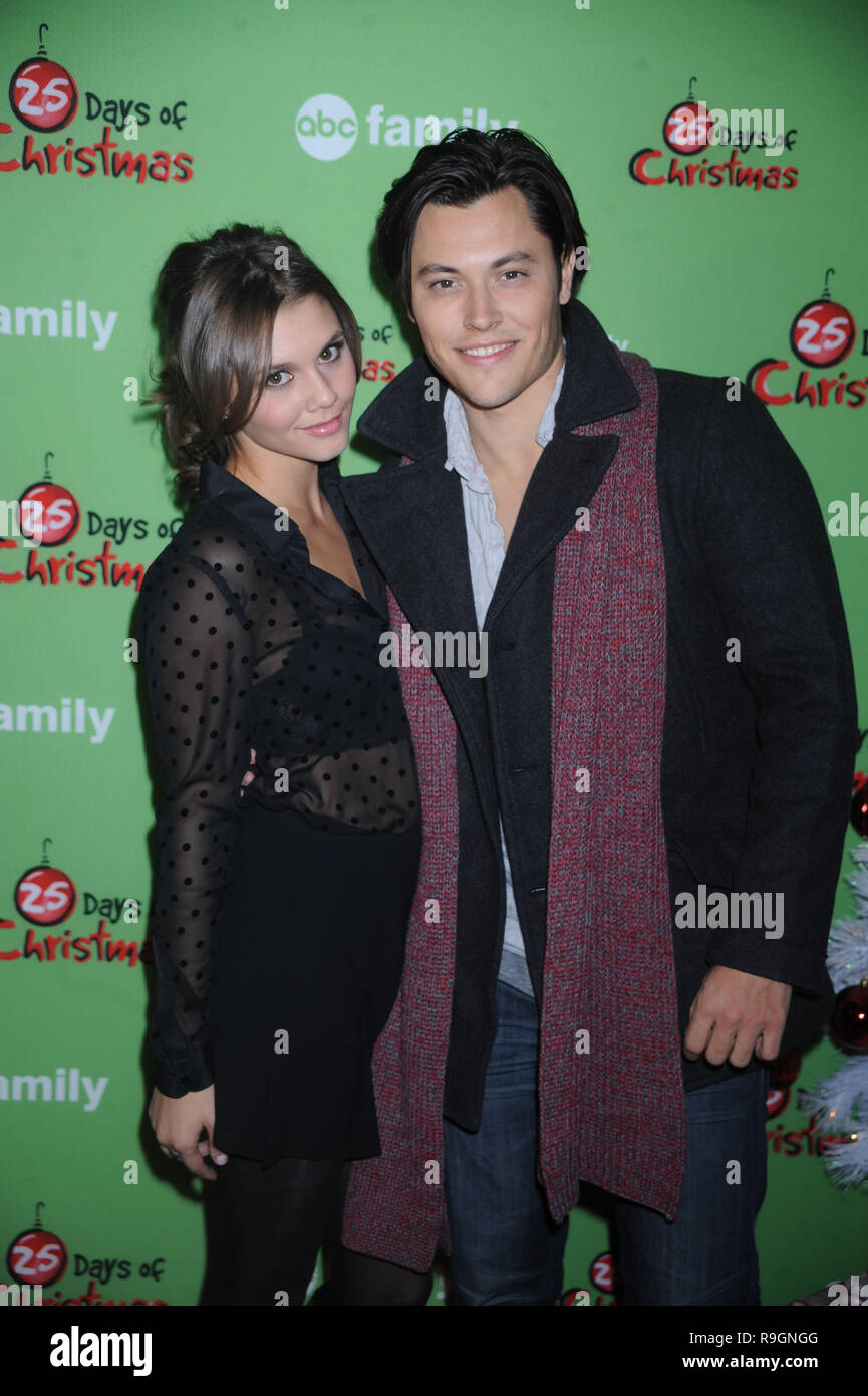 NEW YORK, NY - DECEMBER 04: Marlee Matlin attends the 2011 ABC Family ...