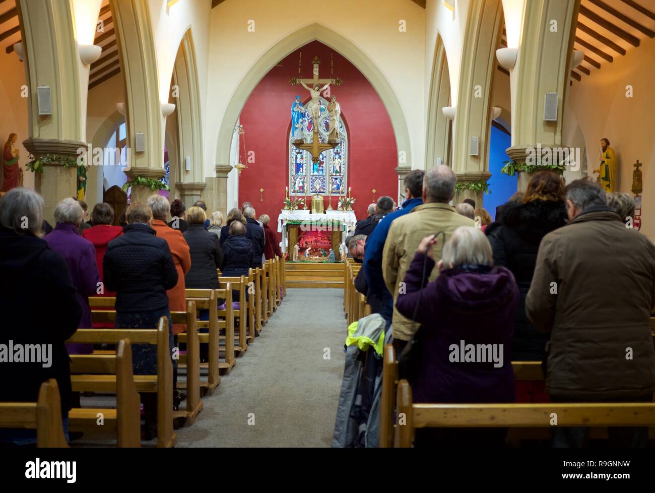 Christmas catholic church mass hi-res stock photography and images - Alamy