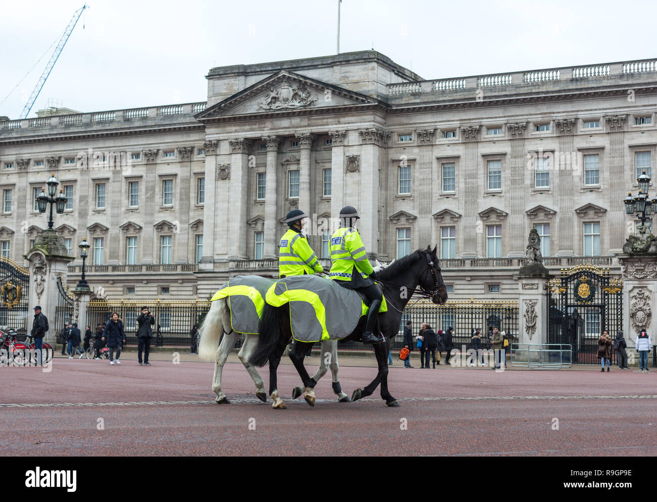London, United Kingdom. 25th December, 2018. Mounted police officers ...