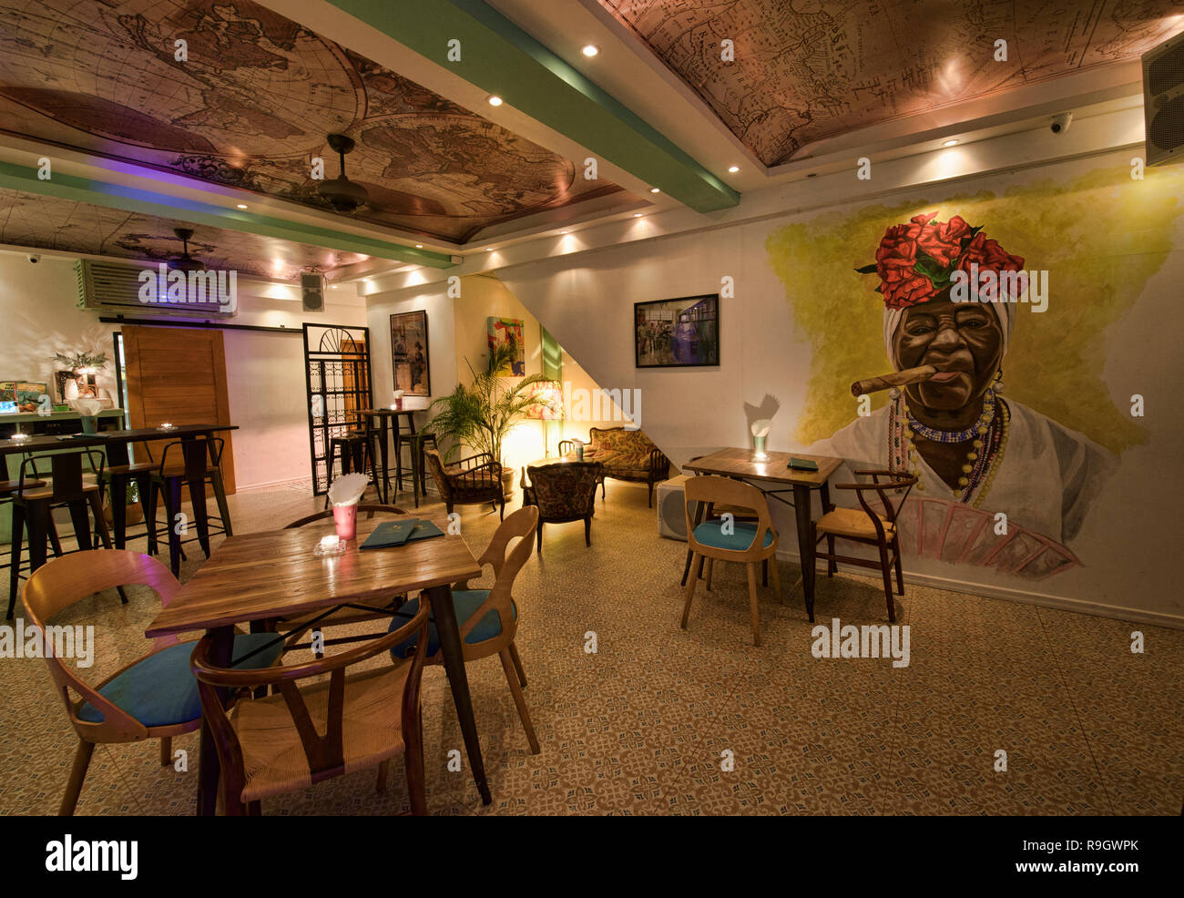 Bangkok nightlife bars hi-res stock photography and images - Alamy