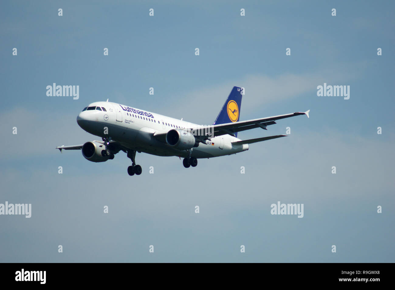 FRANKFURT, GERMANY - JUN 09th, 2017: Lufthansa Airbus A319-100 old ...