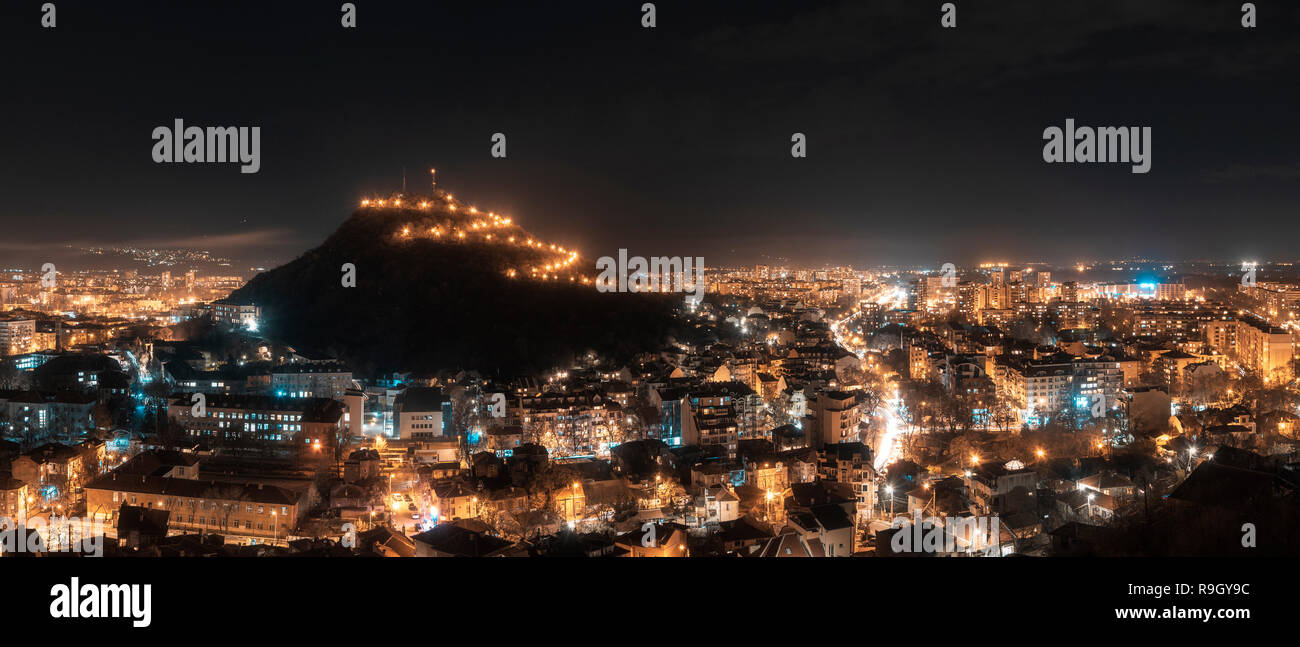 City night view with hills hi-res stock photography and images - Alamy