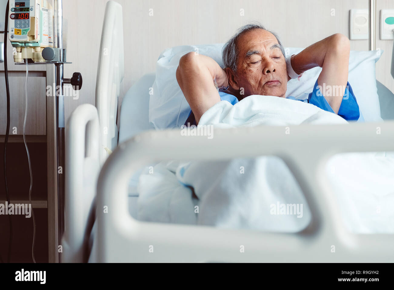 Elderly patients relax in hospital bed Stock Photo - Alamy