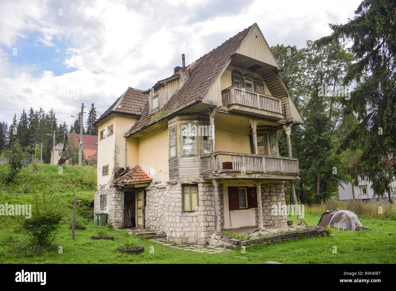 Villa of wood hi-res stock photography and images - Alamy