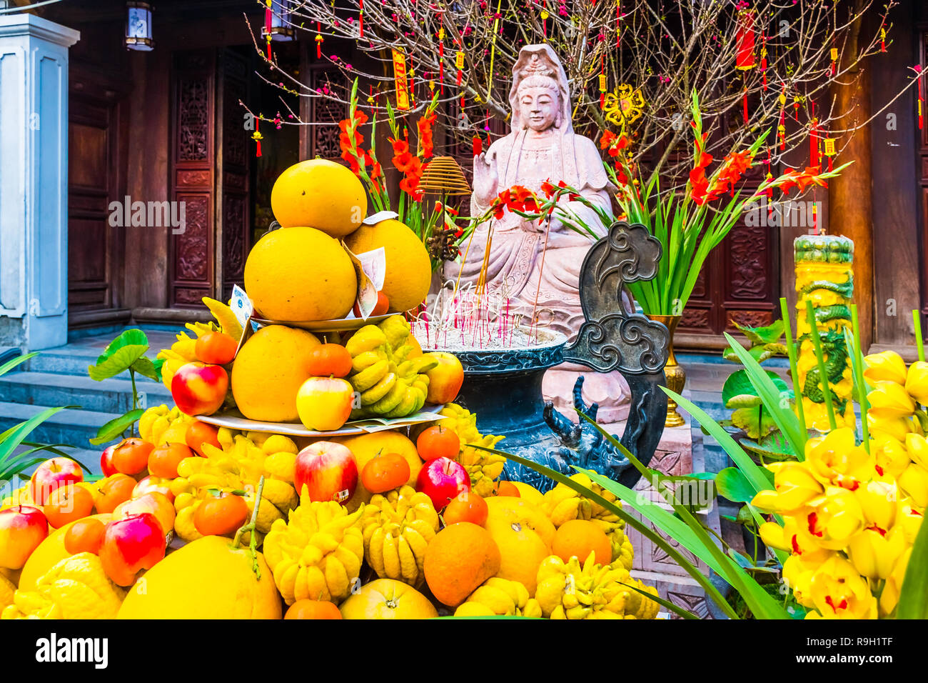 Fruits sacrifice in the One Pillar Pagoda, Hanoi in Vietnam Stock Photo ...