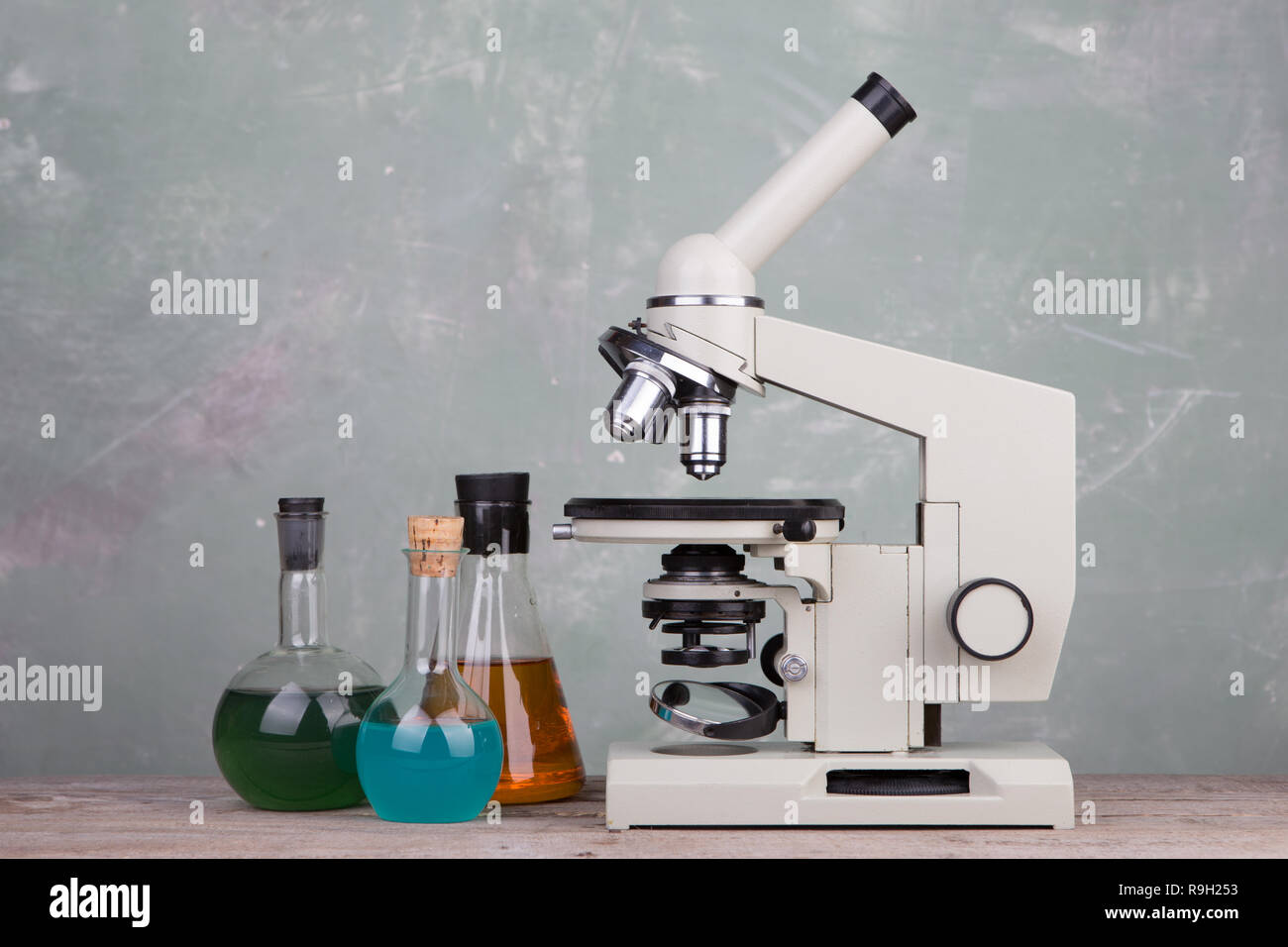 School microscope on desk hi-res stock photography and images - Alamy