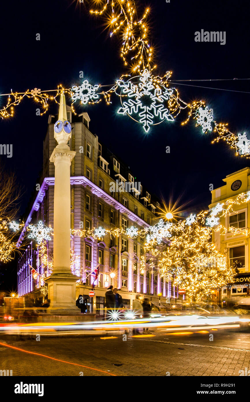 London covent garden roundabout night hi-res stock photography and ...