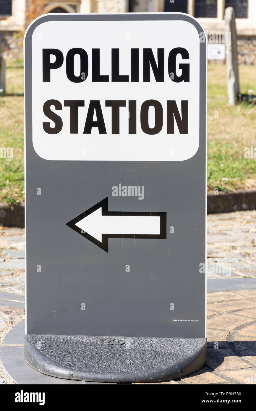 Polling station sign united kingdom hi-res stock photography and images ...