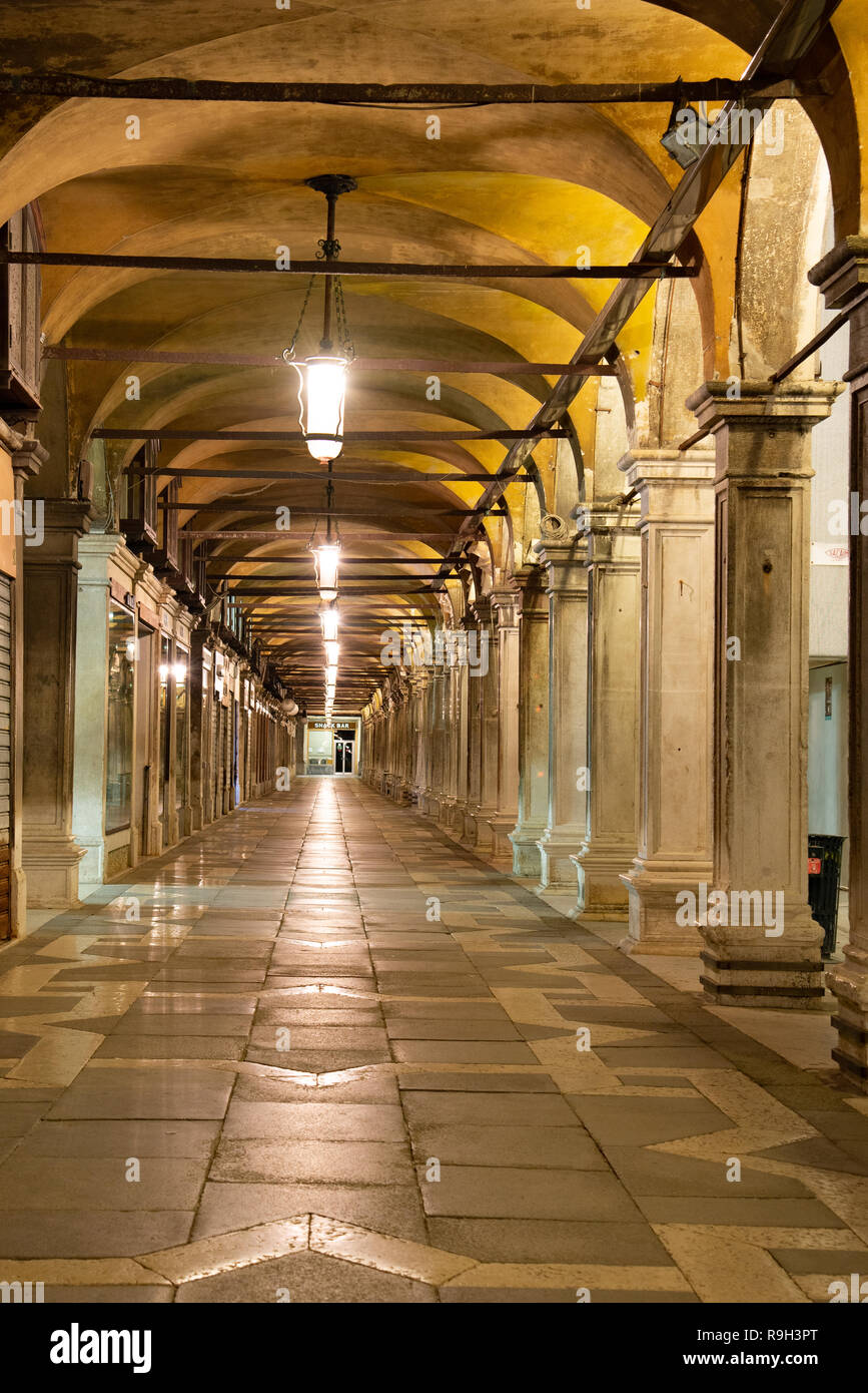 Grande arcades hi-res stock photography and images - Alamy
