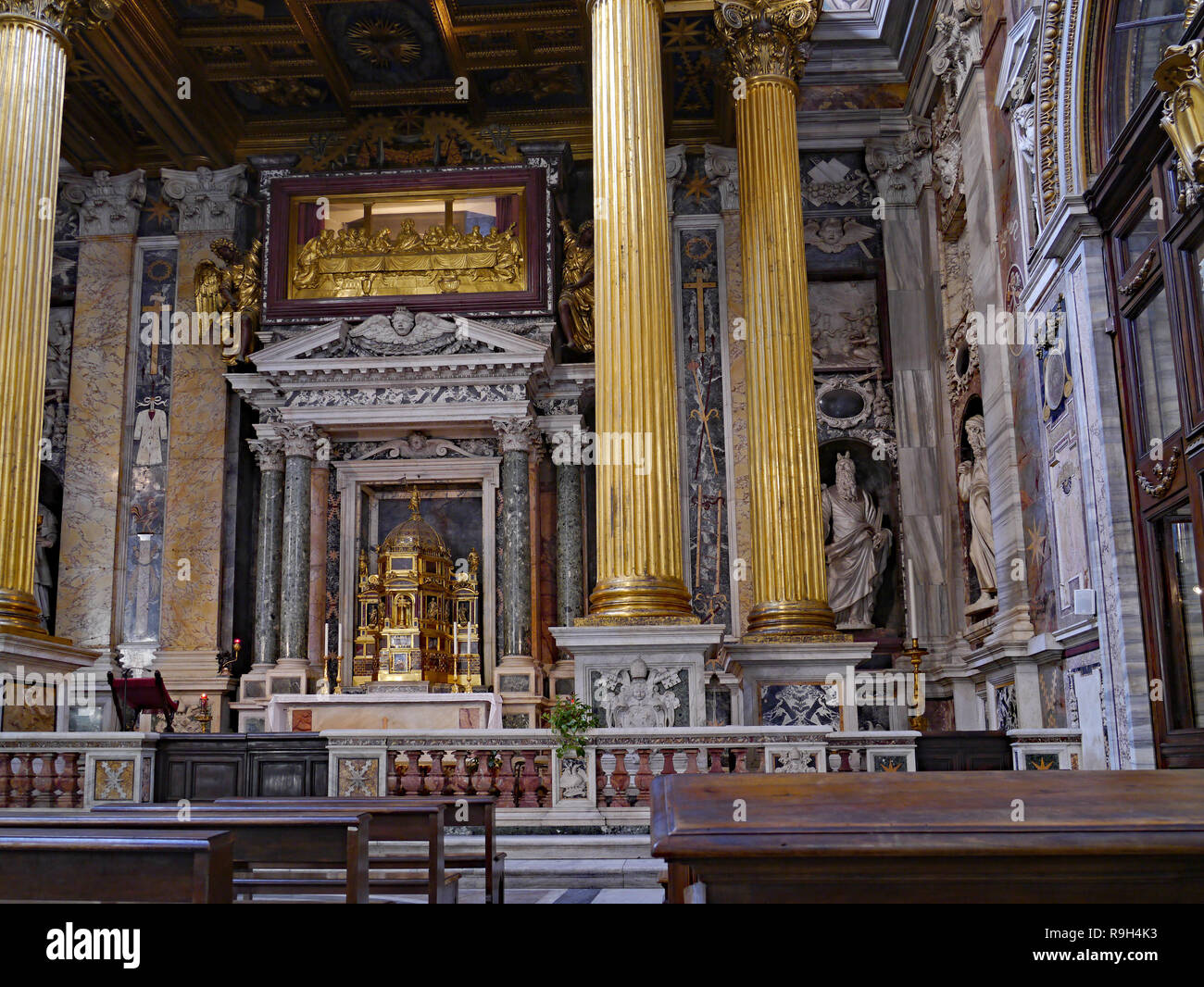 ROME - OCTOBER 2011: The ornate gilded altar of the Cathedral of St ...