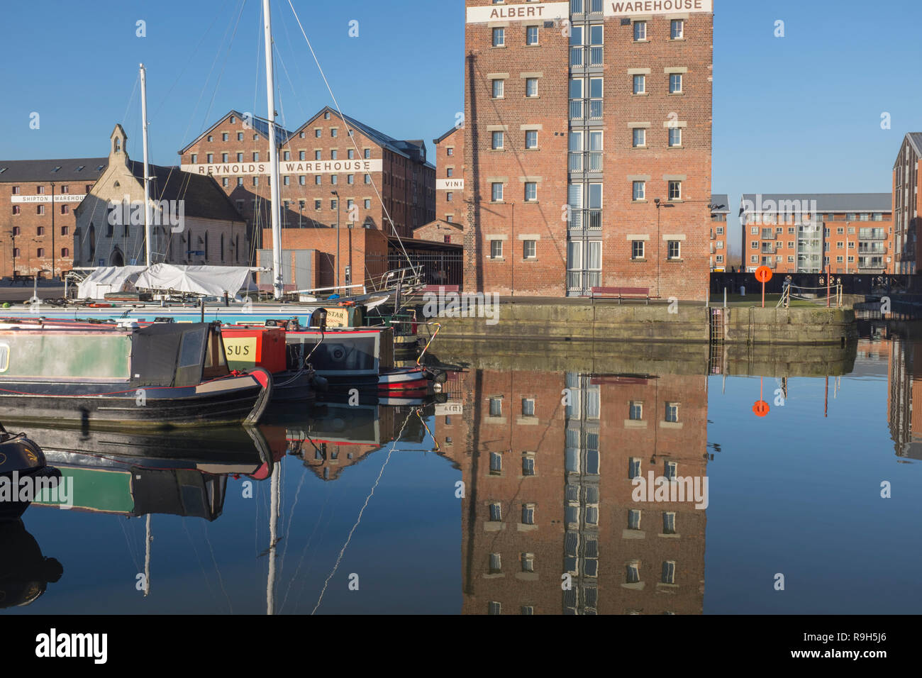 Boats moored in the Victoria Basin marina at Gloucester Docks Stock ...