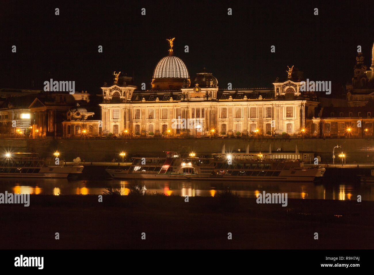 Flussufer hi-res stock photography and images - Alamy