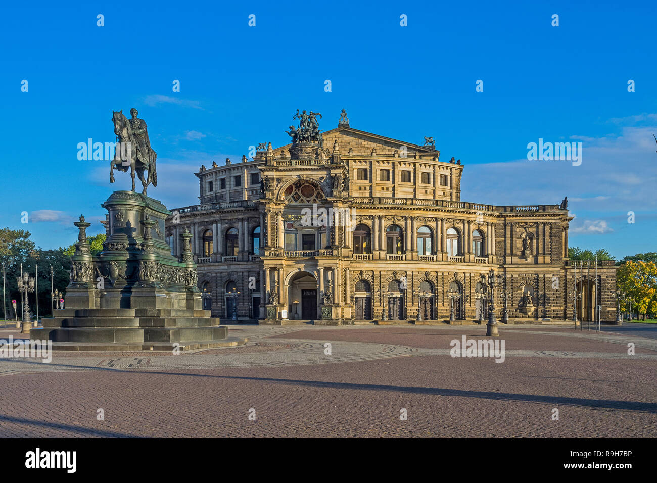 Oper dresden hi-res stock photography and images - Alamy