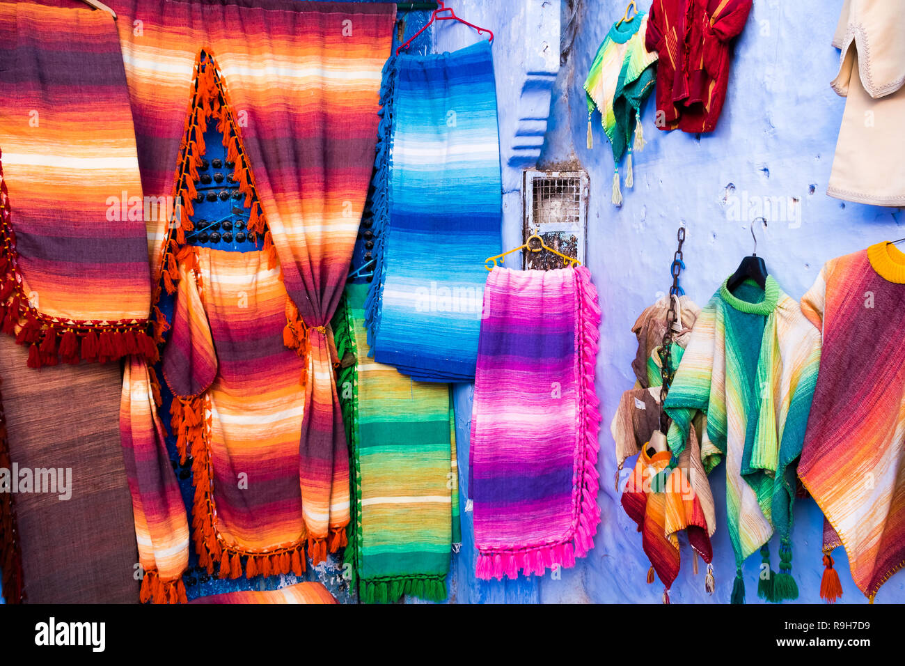 Street market with rugs or carpets in blue medina of city Chefchaouen ...