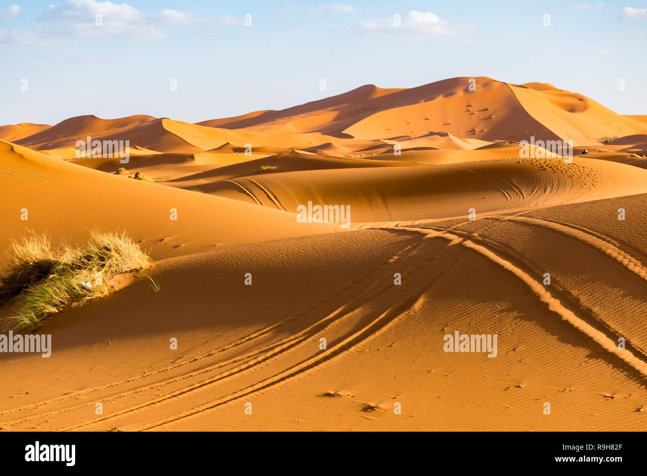 Beautiful landscape view of dunes Erg Chebbi, Sahara Desert, Merzouga ...