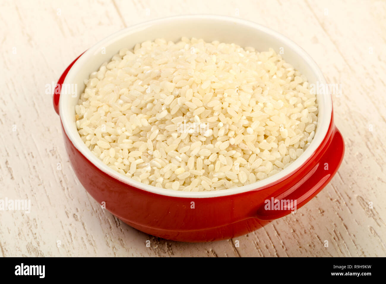 Raw rice heap in the bowl - ready for cooking Stock Photo - Alamy