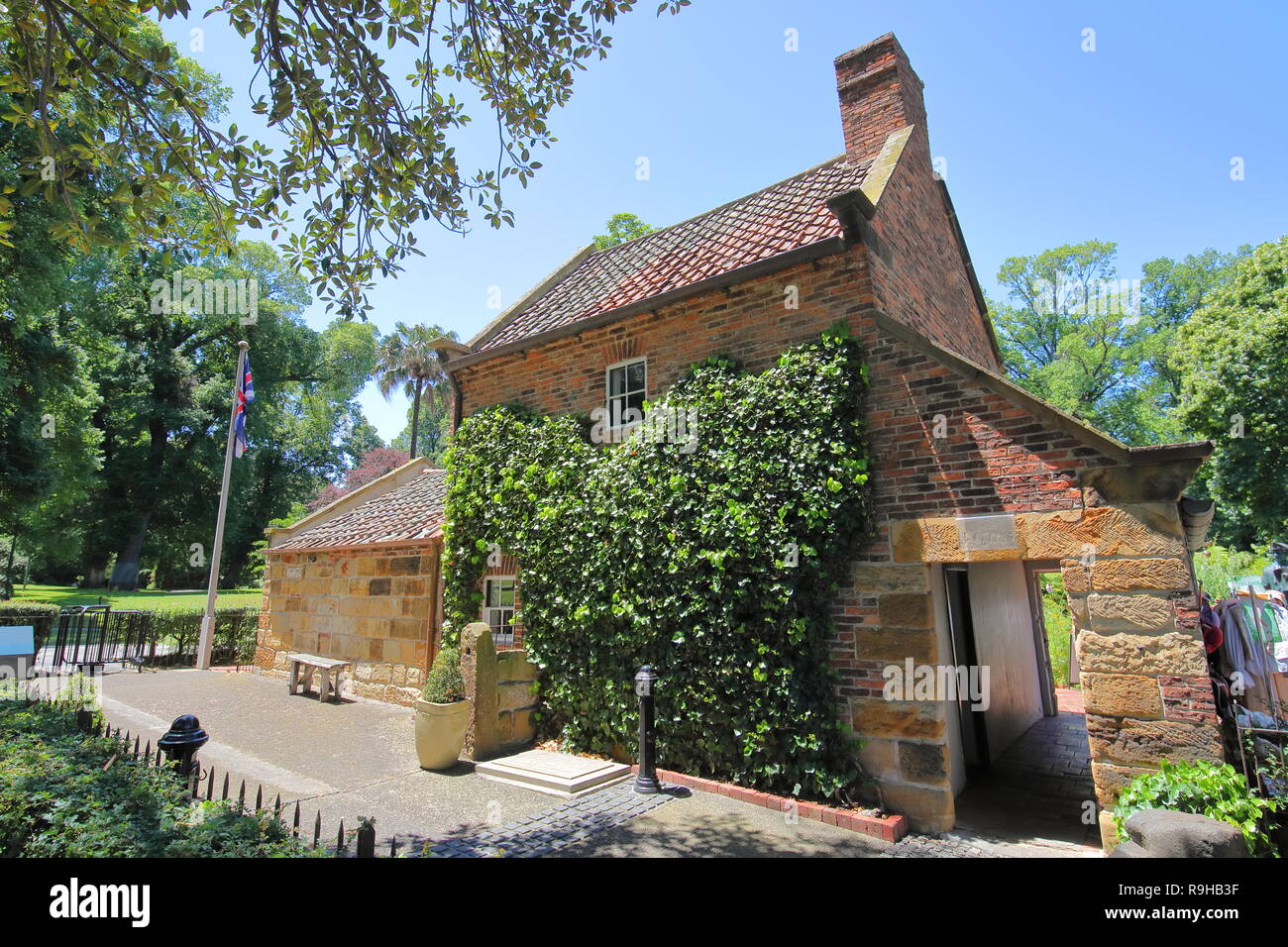 History of captain cooks cottage hi-res stock photography and images ...