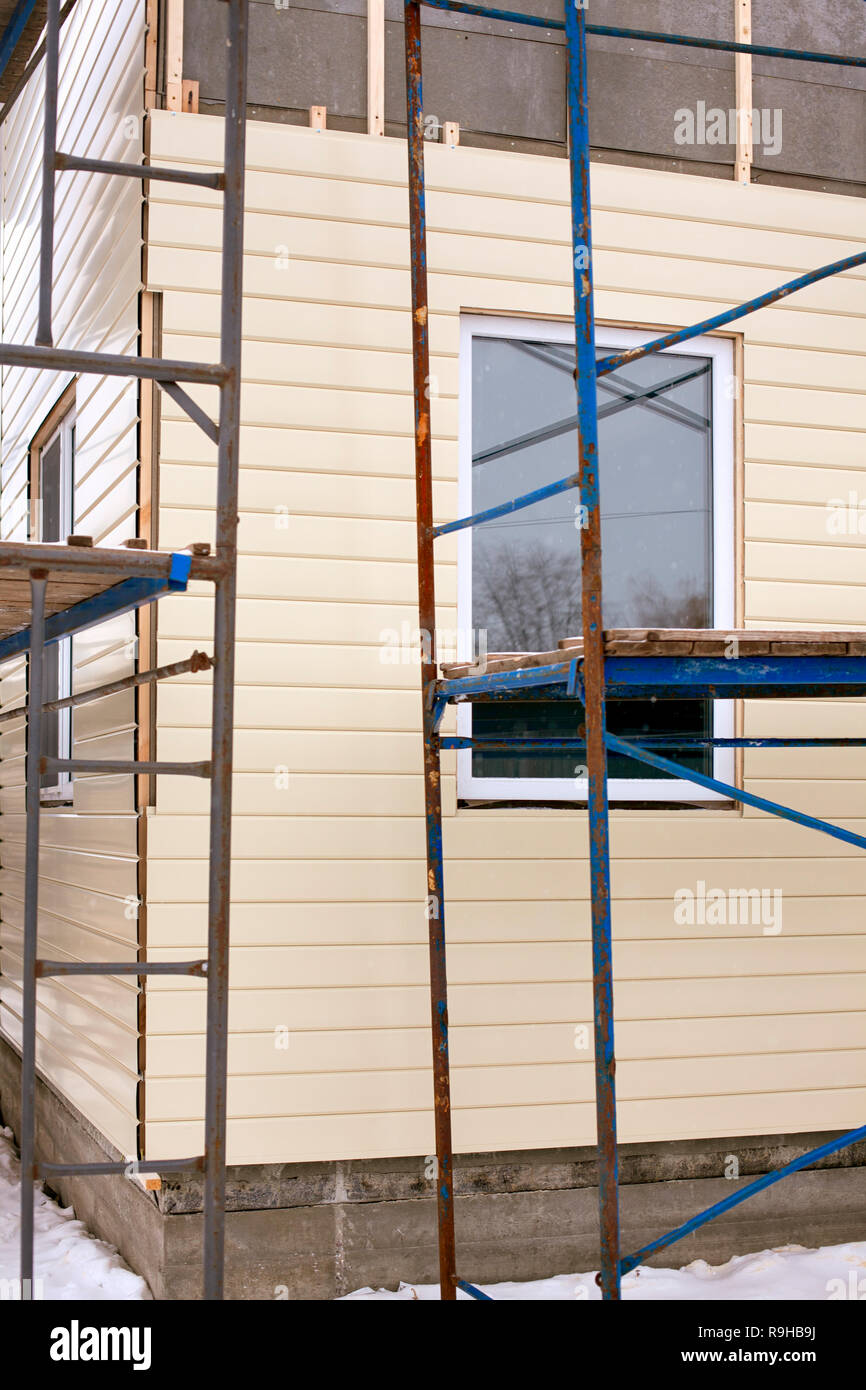 Scaffolding around house hi-res stock photography and images - Alamy