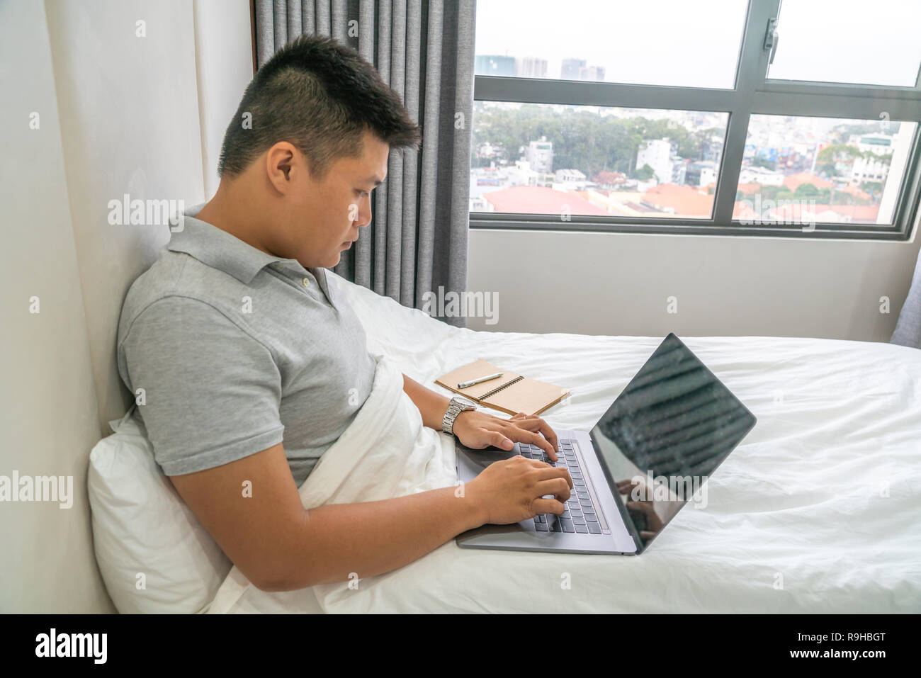 Working in the bed hi-res stock photography and images - Alamy
