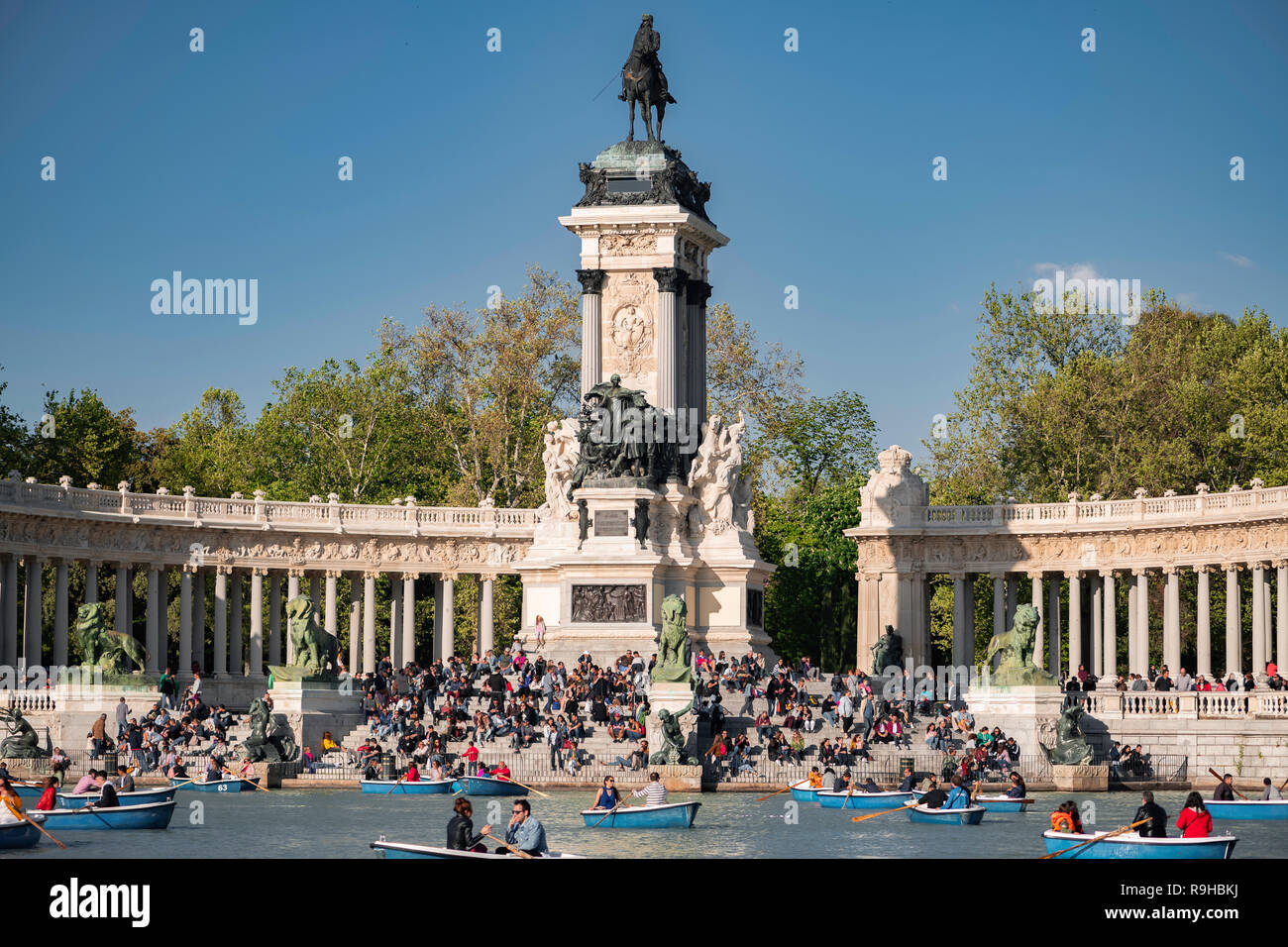 Retiro del lago hi-res stock photography and images - Alamy