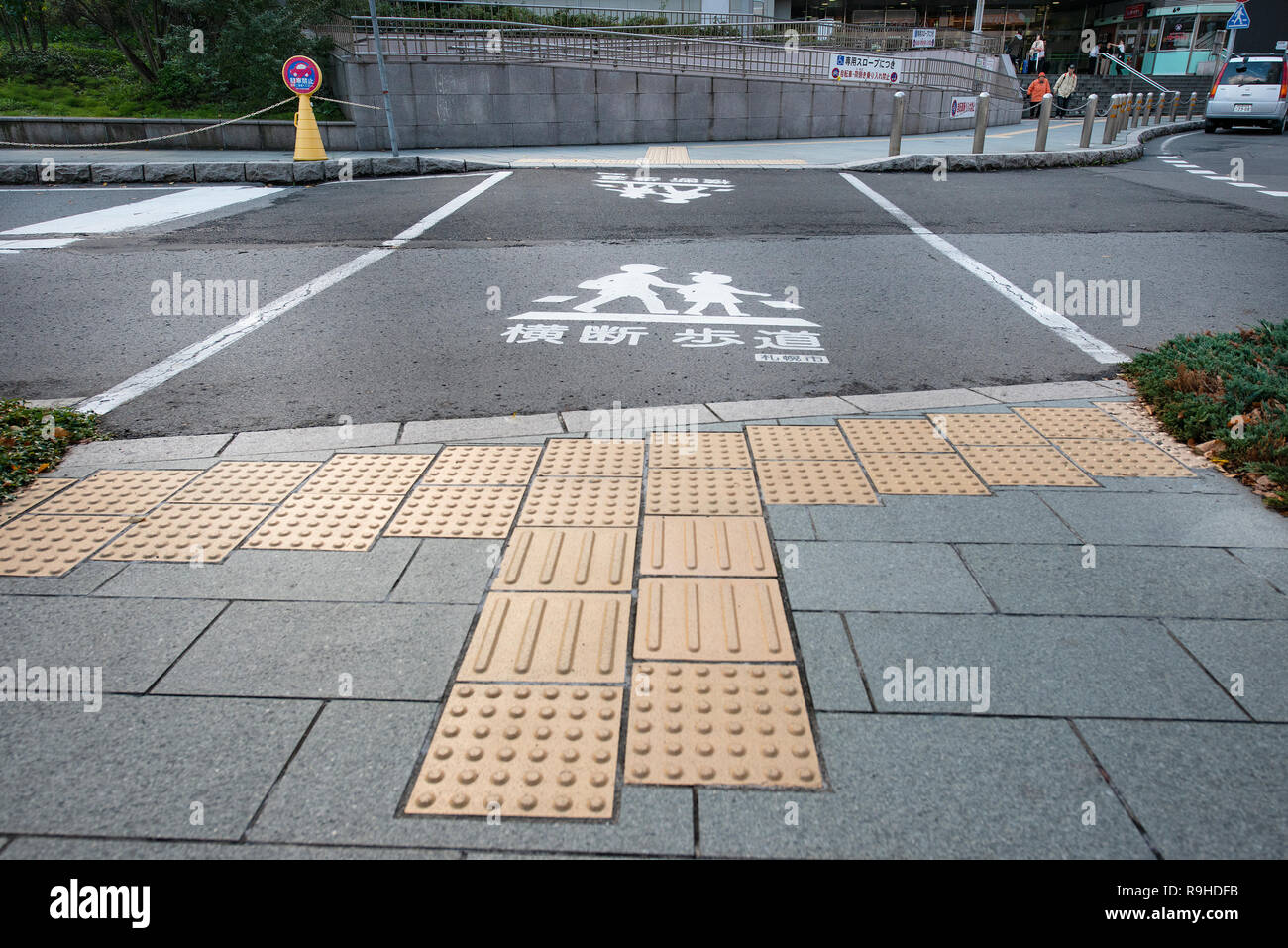Braille block hi-res stock photography and images - Alamy