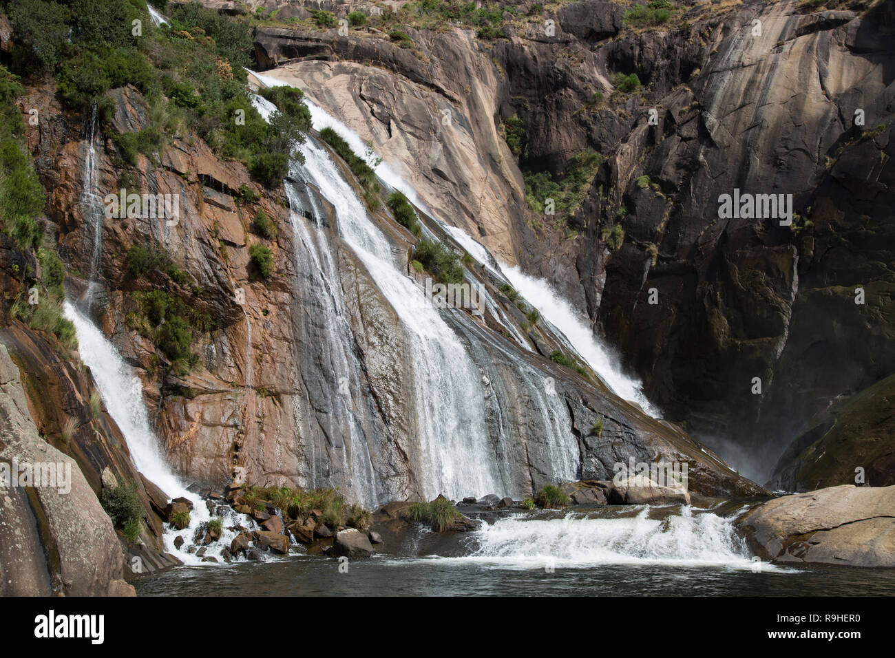 ézaro waterfall hi-res stock photography and images - Alamy