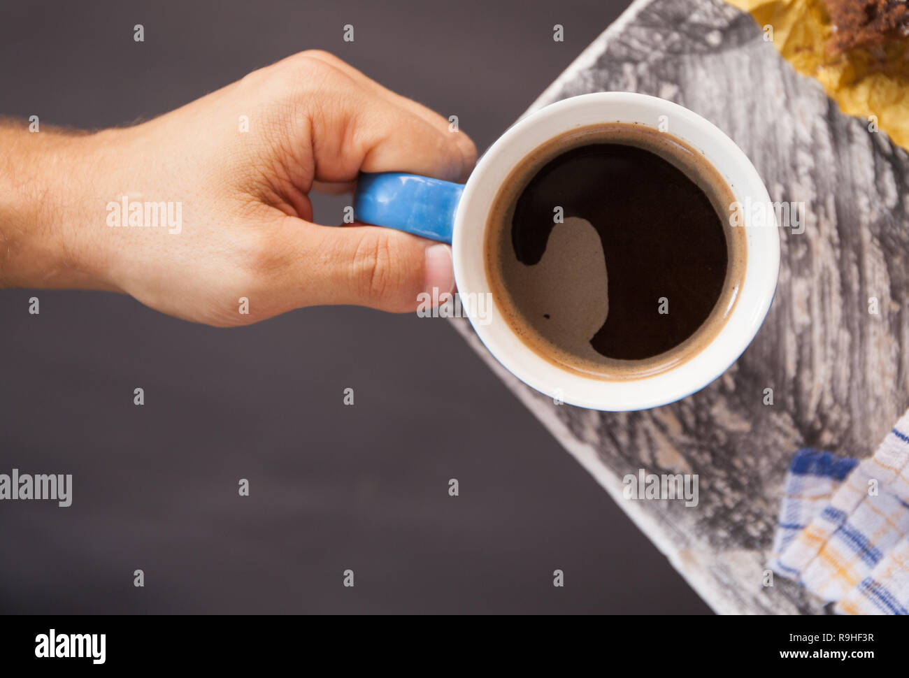 Man hand flat on table hi-res stock photography and images - Alamy