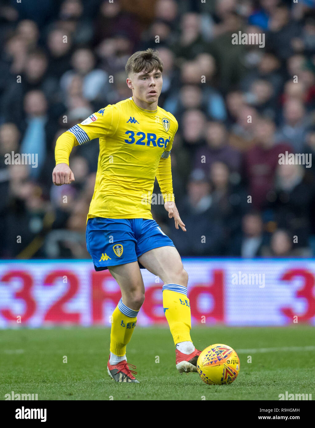 Leif Davis of Leeds United during the Sky Bet Championship match ...
