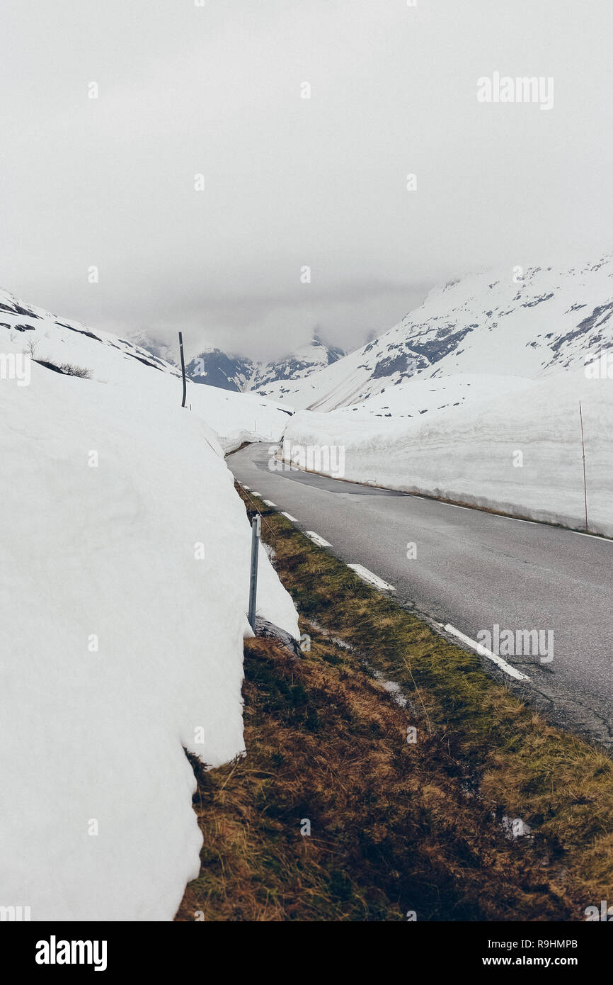 Car blocks way hi-res stock photography and images - Alamy