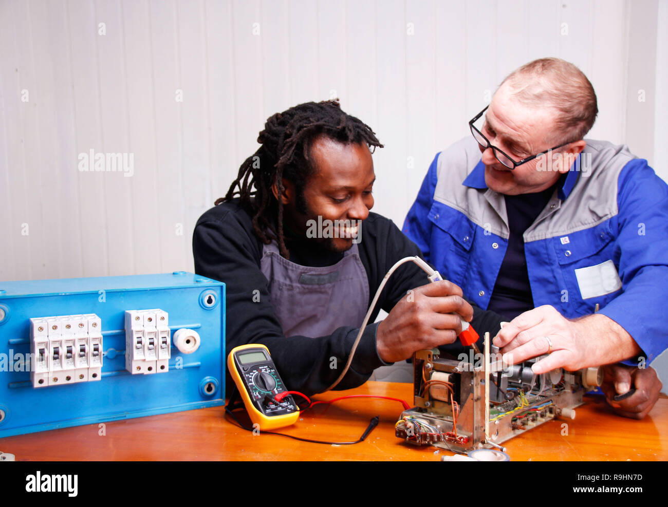 Male teacher technology hi-res stock photography and images - Alamy