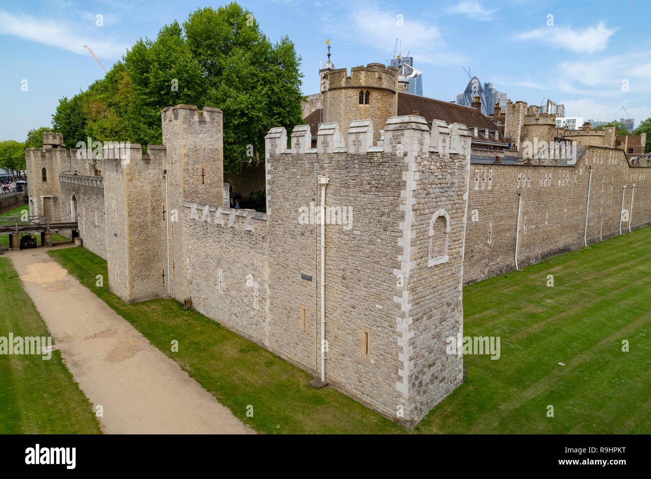Tower hill garden london hi-res stock photography and images - Alamy