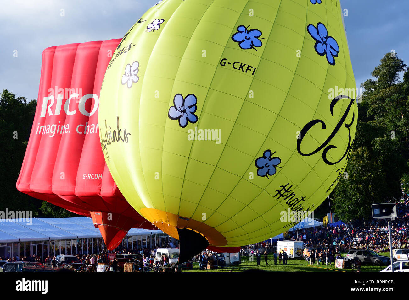Balloons being inflated hi-res stock photography and images - Alamy