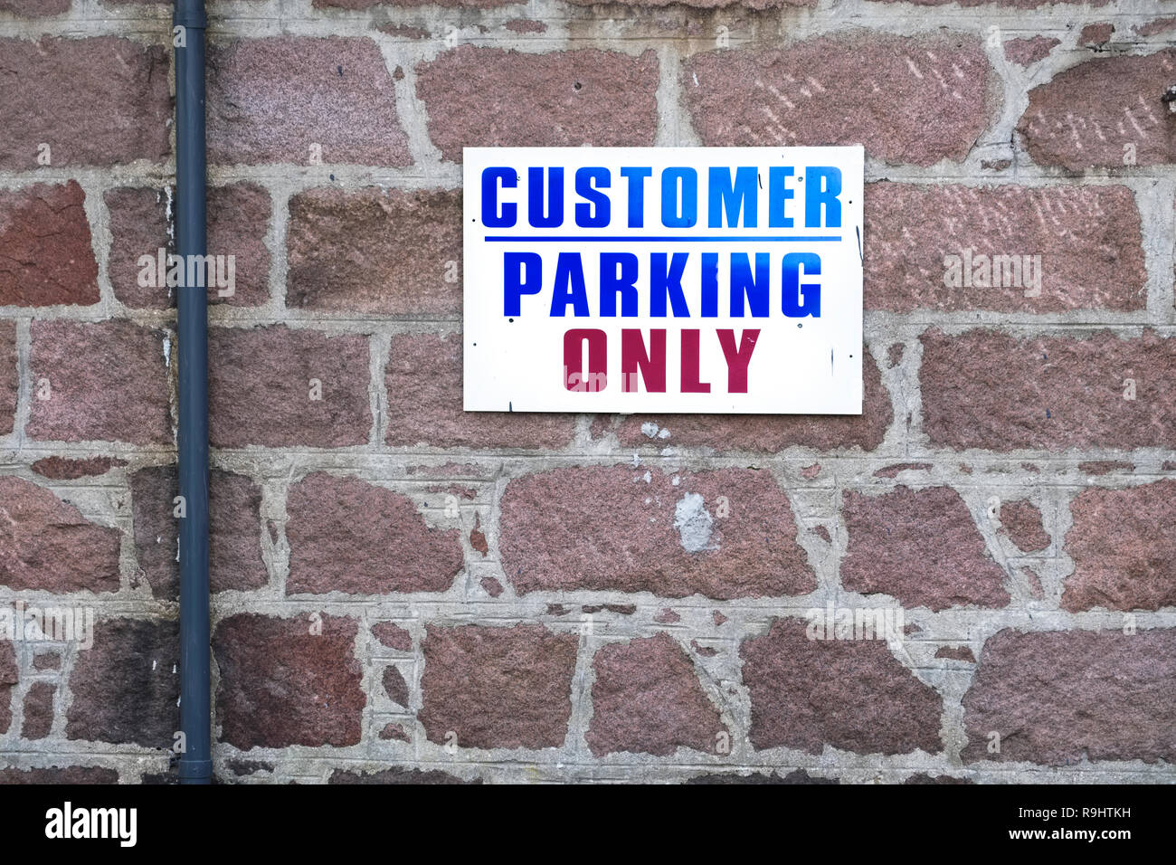 Customer parking only sign Stock Photo - Alamy