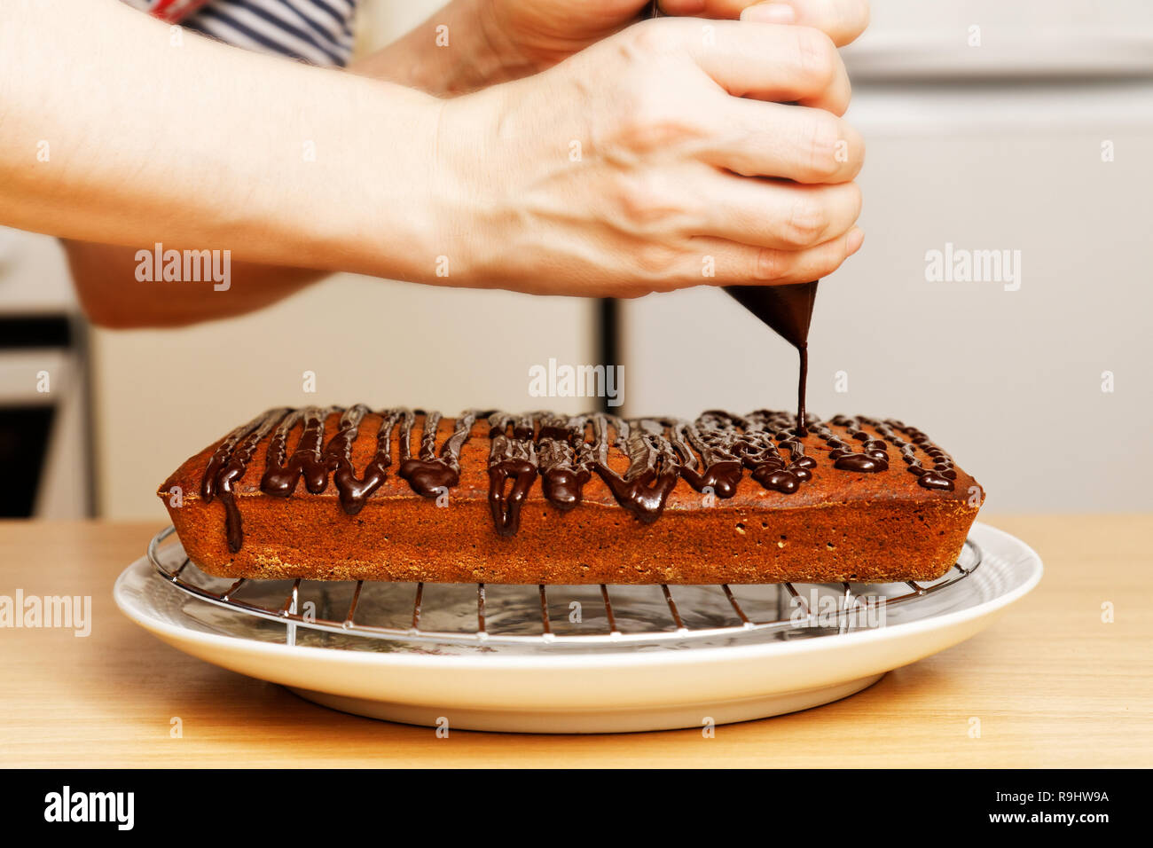 Chef baking cake hi-res stock photography and images - Alamy