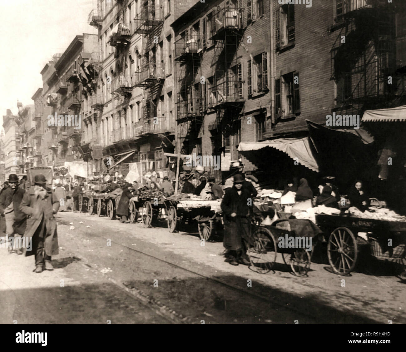 Street peddlers at Little Jerusalem, New York 1900 Stock Photo - Alamy