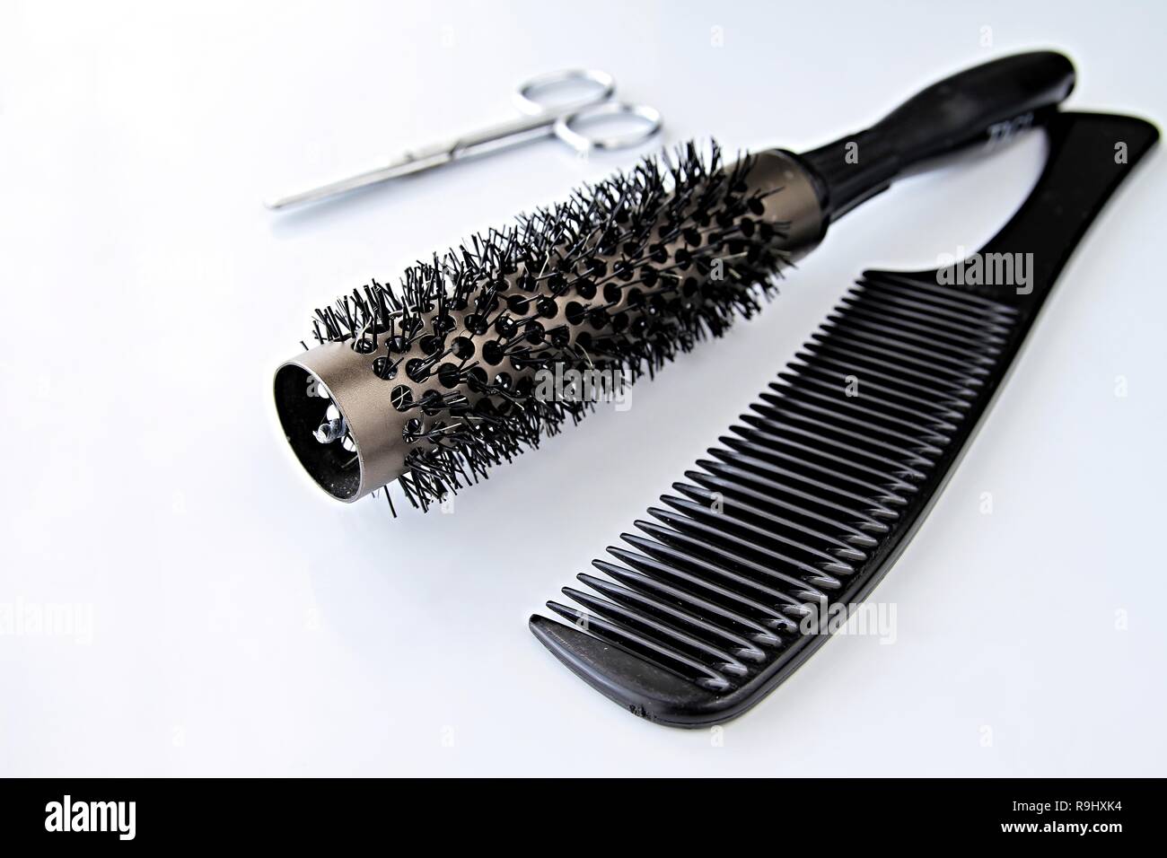Styling tools hi-res stock photography and images - Alamy