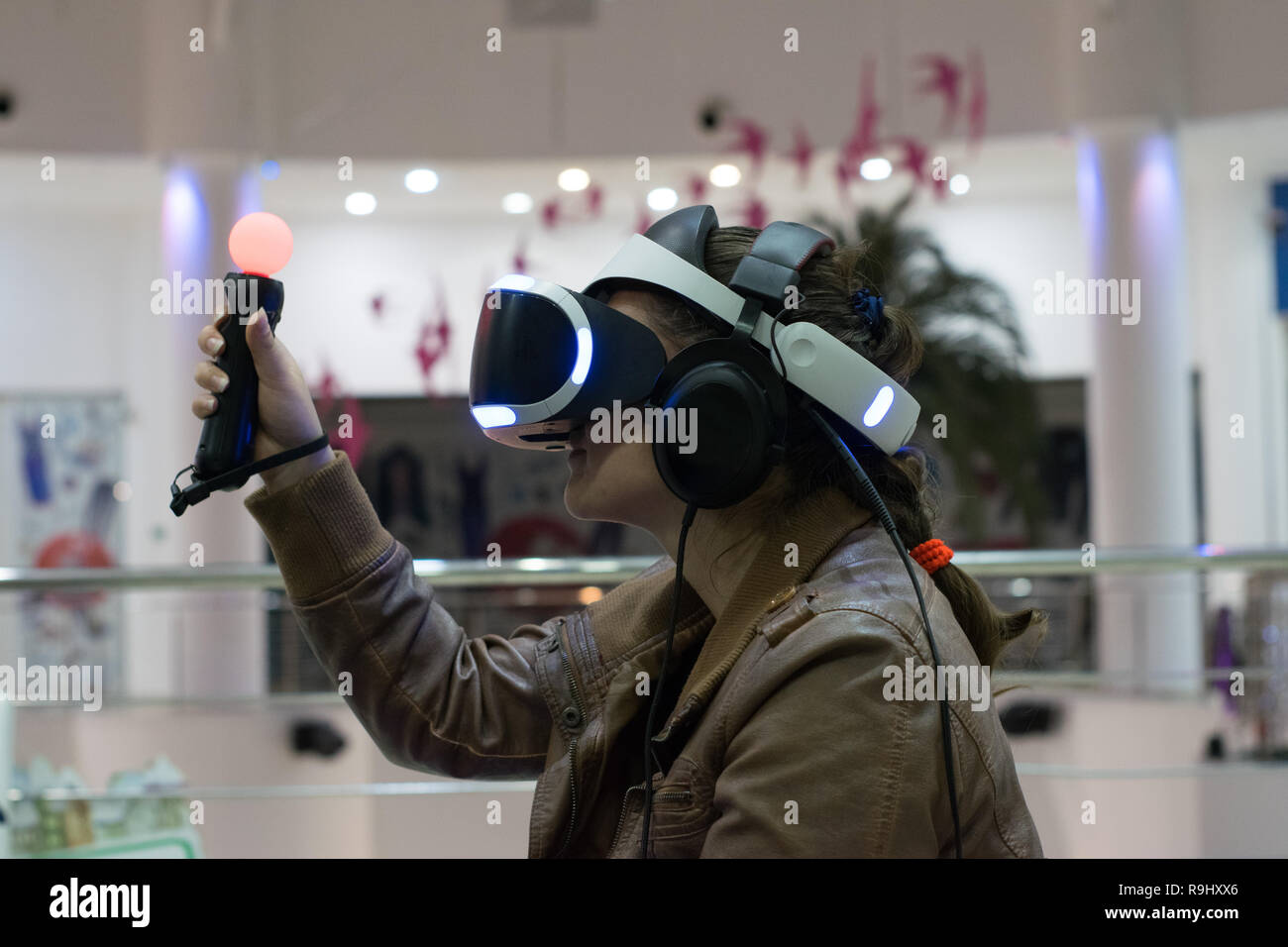 Child with video camera journalist hi-res stock photography and images ...