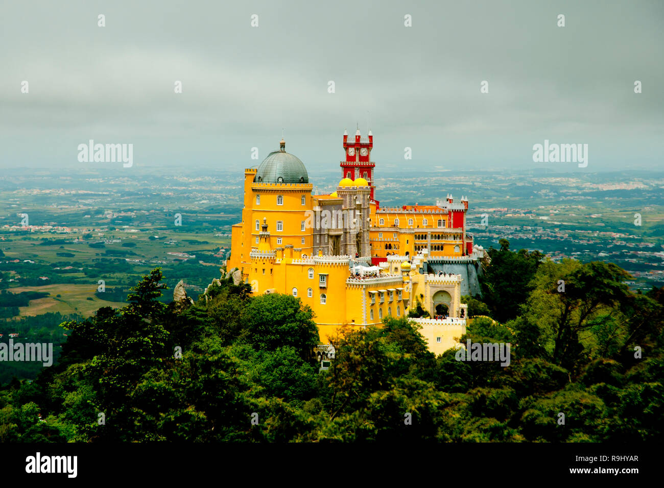 Romanesque palace hi-res stock photography and images - Alamy