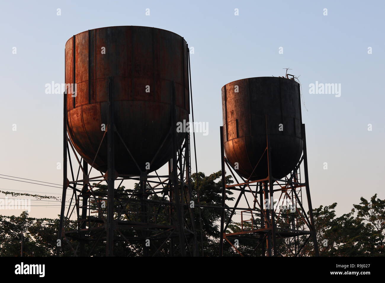Large oil storage tank Stock Photo - Alamy