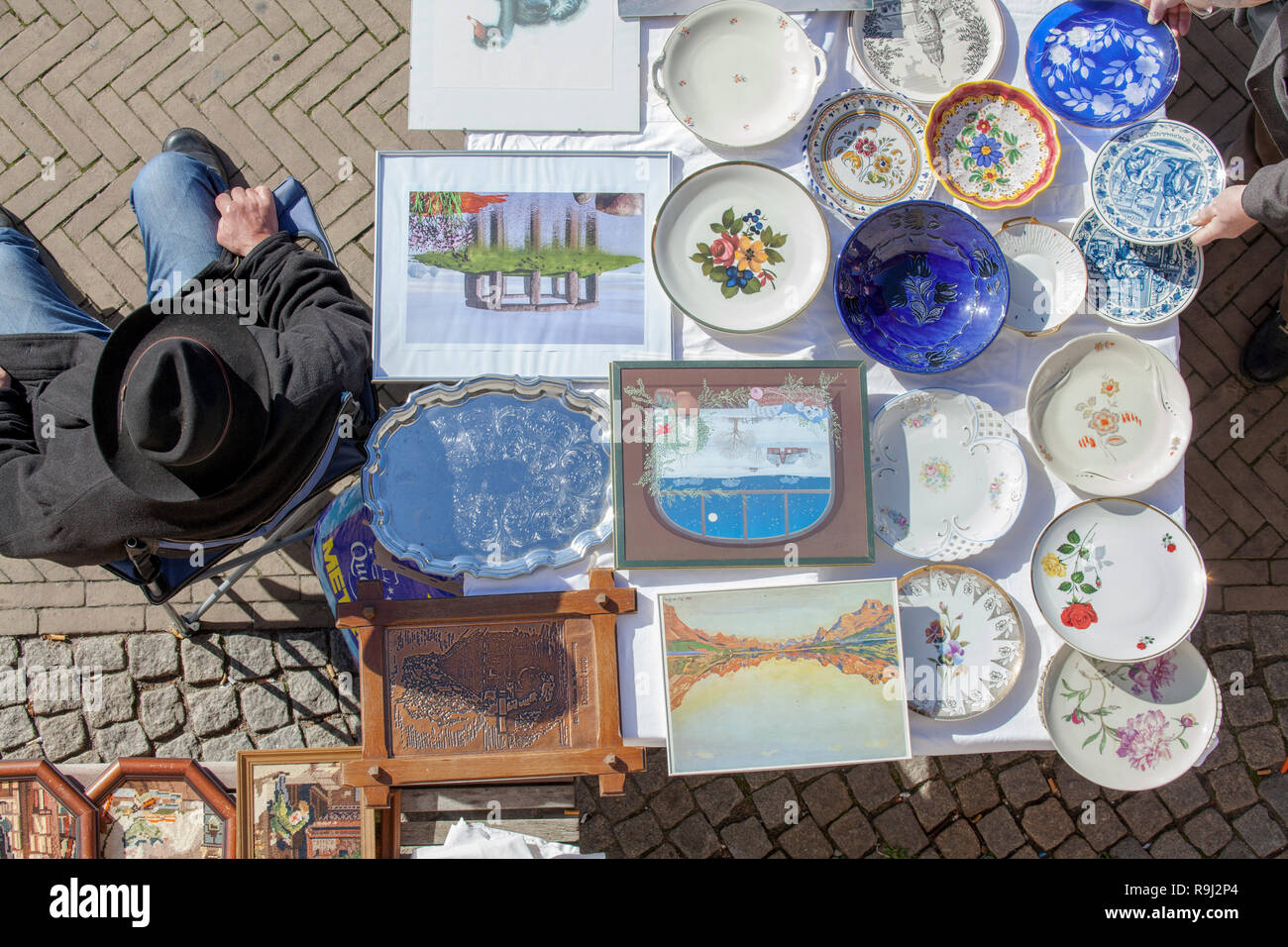 Bremen flea market Kajenmarkt, market stalls, at Schlachte and Weser ...