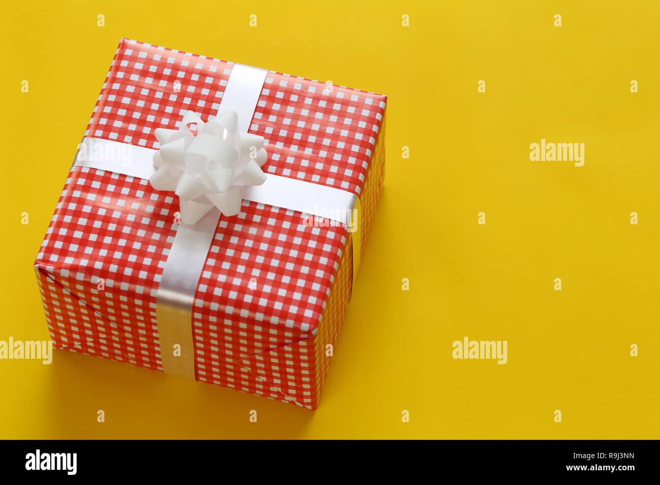 Rendering gift box ribbon hi-res stock photography and images - Alamy