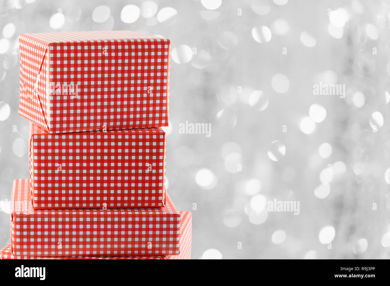 Red gift beautiful decoration hi-res stock photography and images - Alamy
