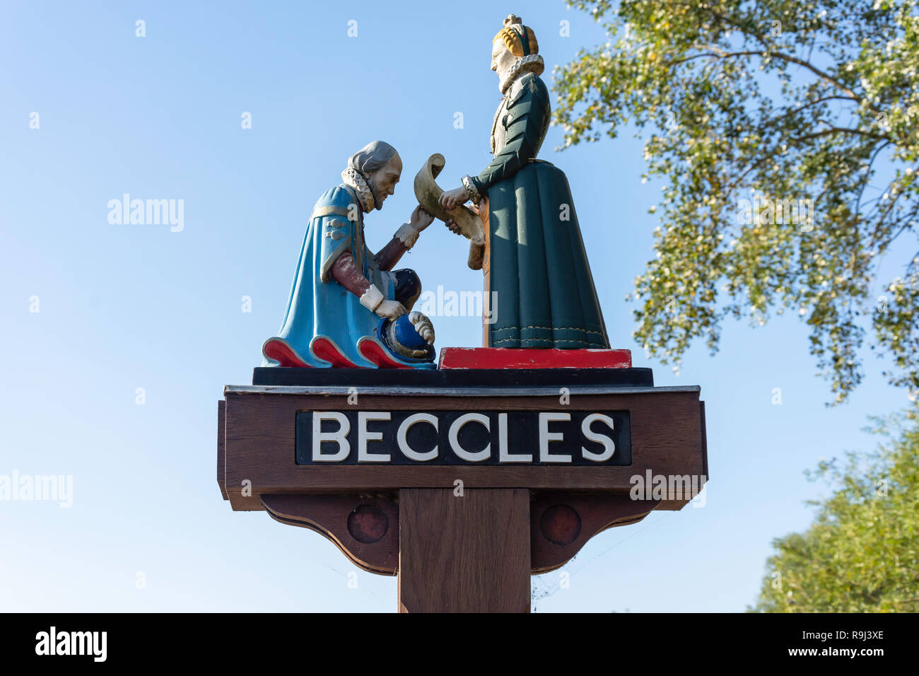 'Queen Elizabeth I with charter' town sign, Beccles, Suffolk, England ...