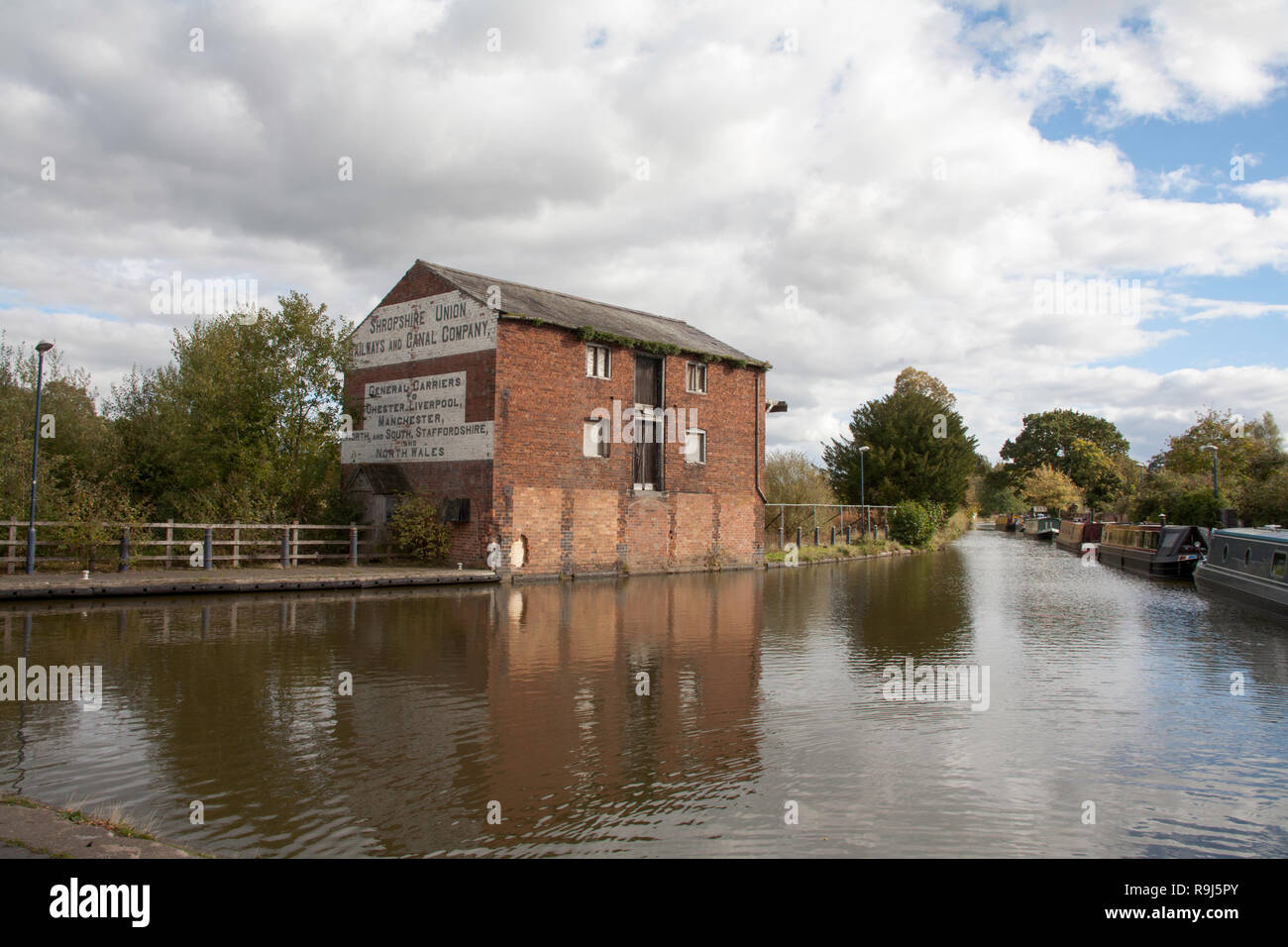 Ellesmere canal hi-res stock photography and images - Alamy