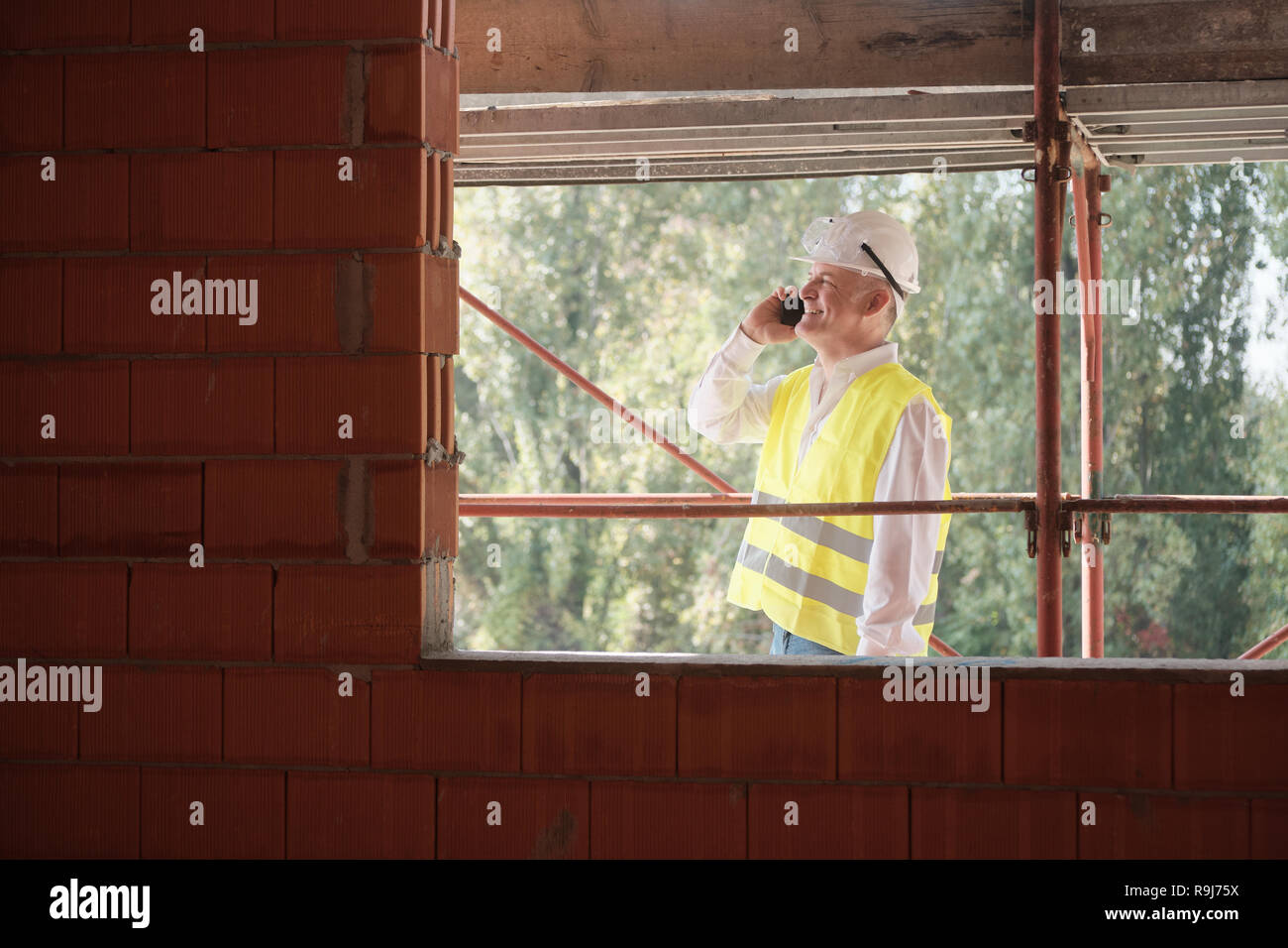 Man walking in construction site hi-res stock photography and images ...