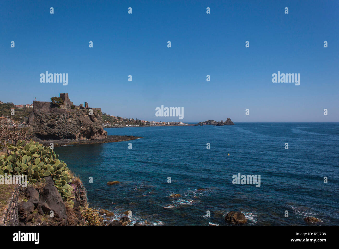 Acitrezza beach hi-res stock photography and images - Alamy
